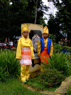 Pakaian Adat Suku Mongondow, Sulawesi Utara | Save Budaya Dan Tradisi ...