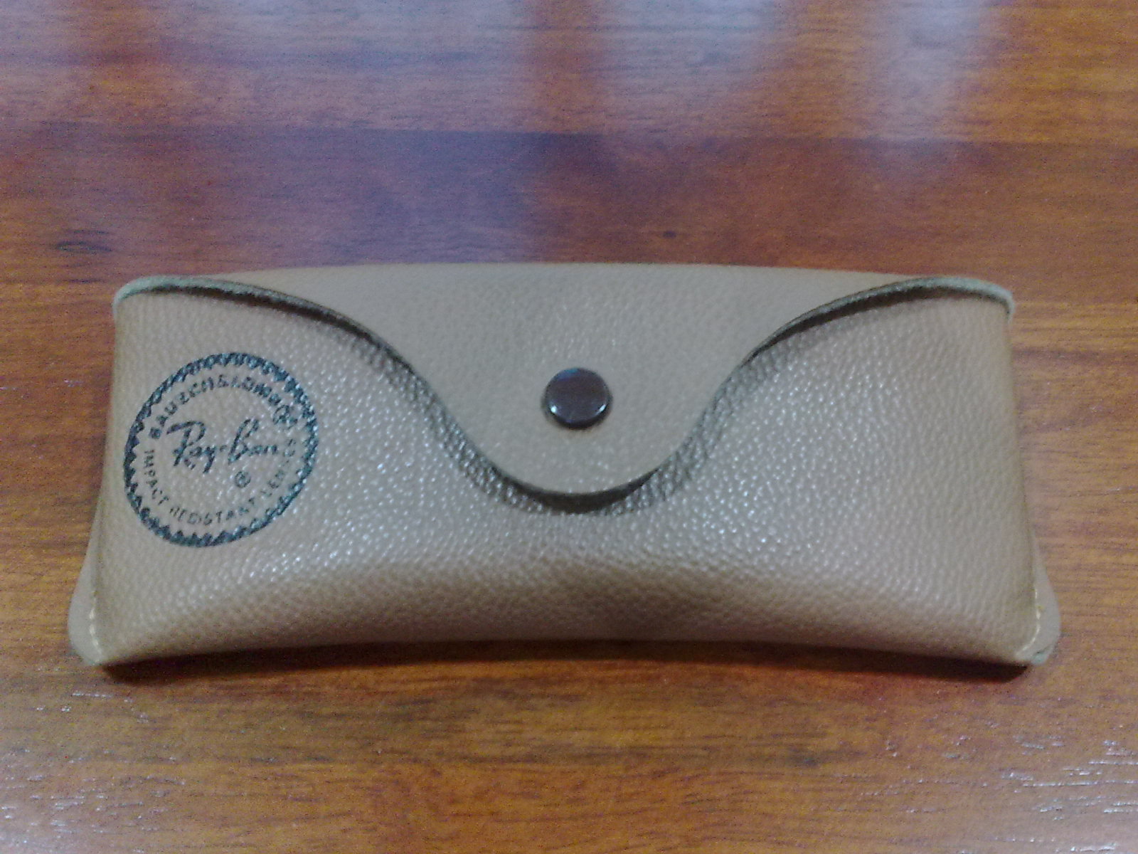 Classic American Design by Bausch & Lomb: Ray Ban Hard Case 2