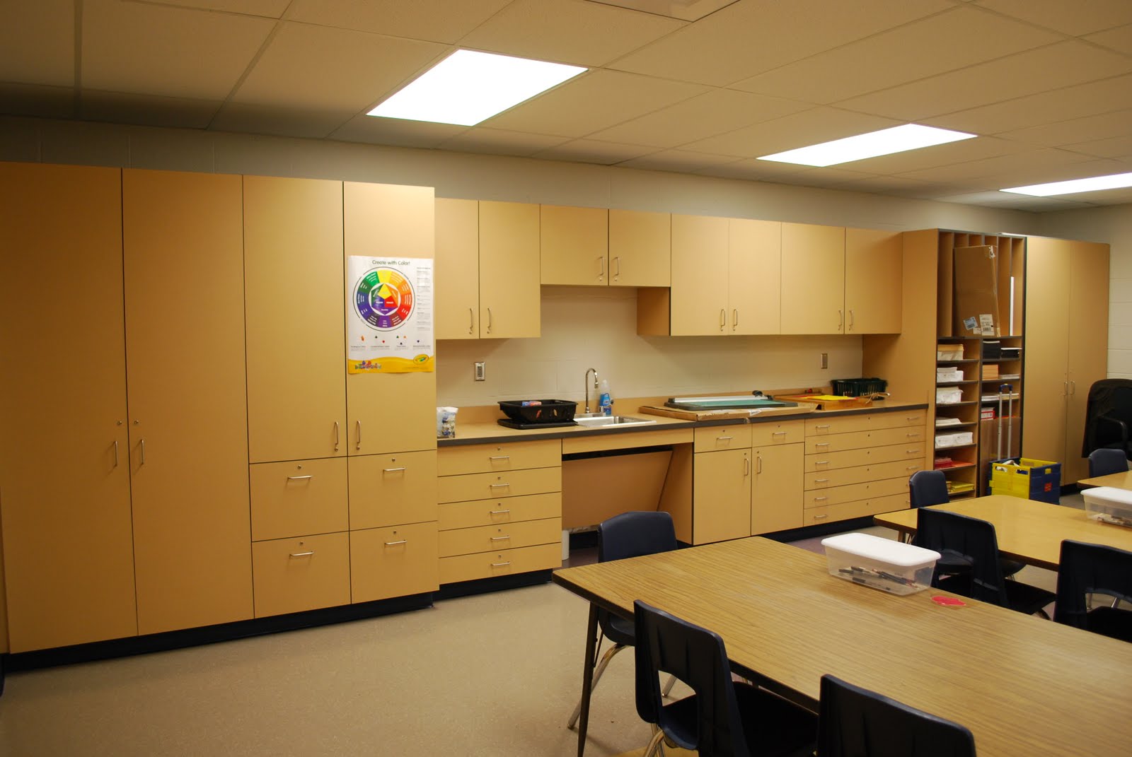 Adventures of an Art Teacher: New Classroom