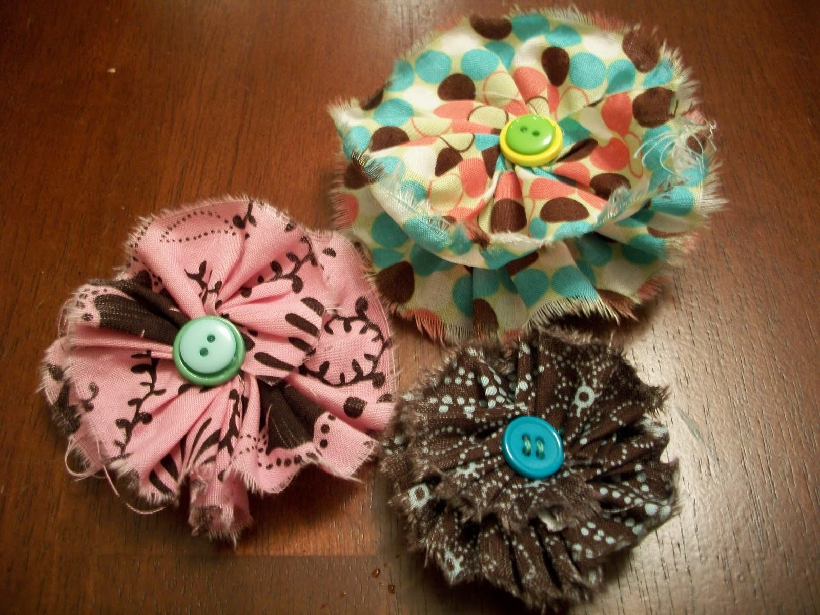 Wendy's Activities: Fabric Flower Pins for Mothers Day