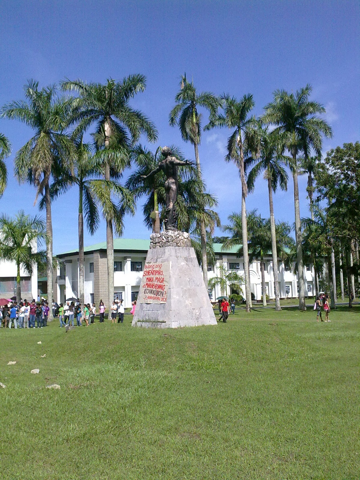 Hetero-heroine: Top Ten Things To Do Before You Graduate From UPLB