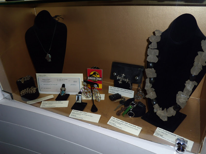 Hollywood Movie Costumes and Props: Original costumes, props and ...