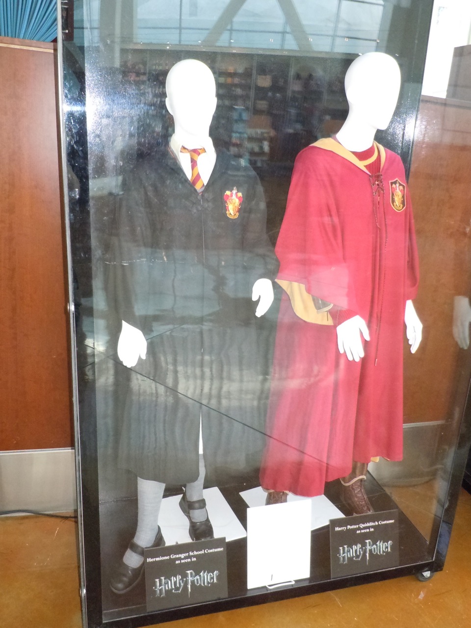 Hollywood Movie Costumes and Props: Harry Potter, Hermione Granger and ...