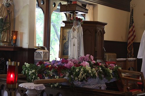 A Catholic Life: May Procession of the Blessed Virgin Mary 2009