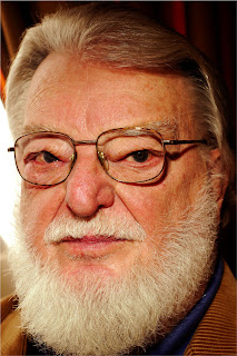 EcoHumanos: Manfred Max-Neef: "Desarrollo a Escala Humana"