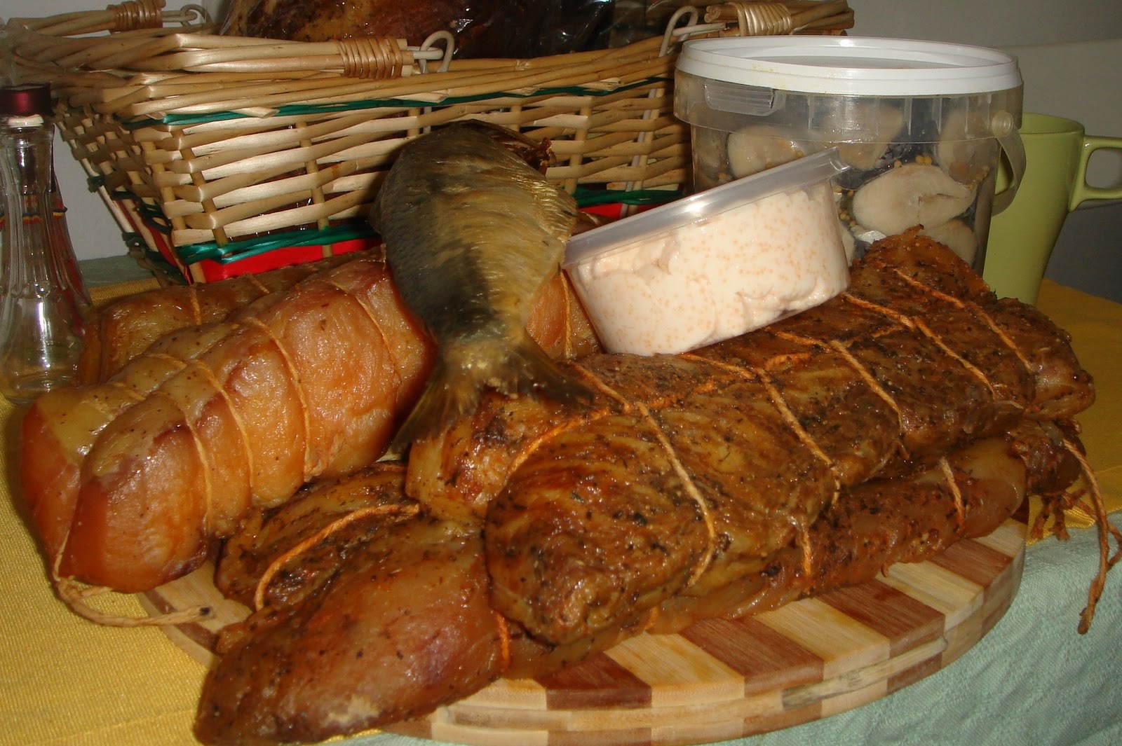 LA MEDELENI. TRADITIONAL: Batog si pastrama de somn