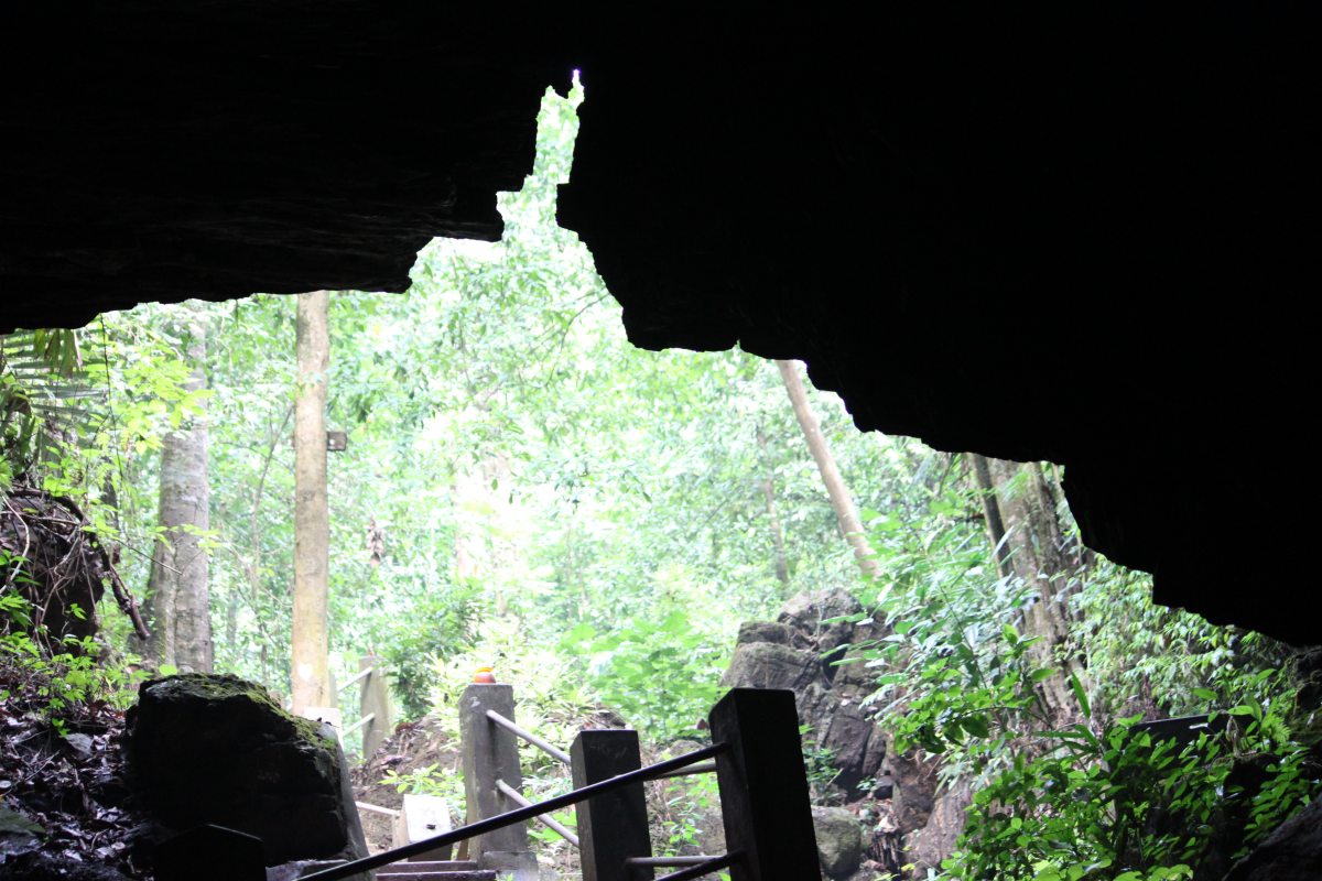 Journeys across Karnataka: Caves of Ulavi: Panchalingagavi