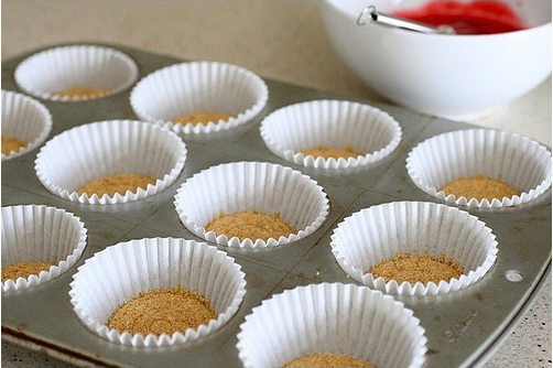 Amber's Recipes: Raspberry Swirl Cheesecake Cupcakes