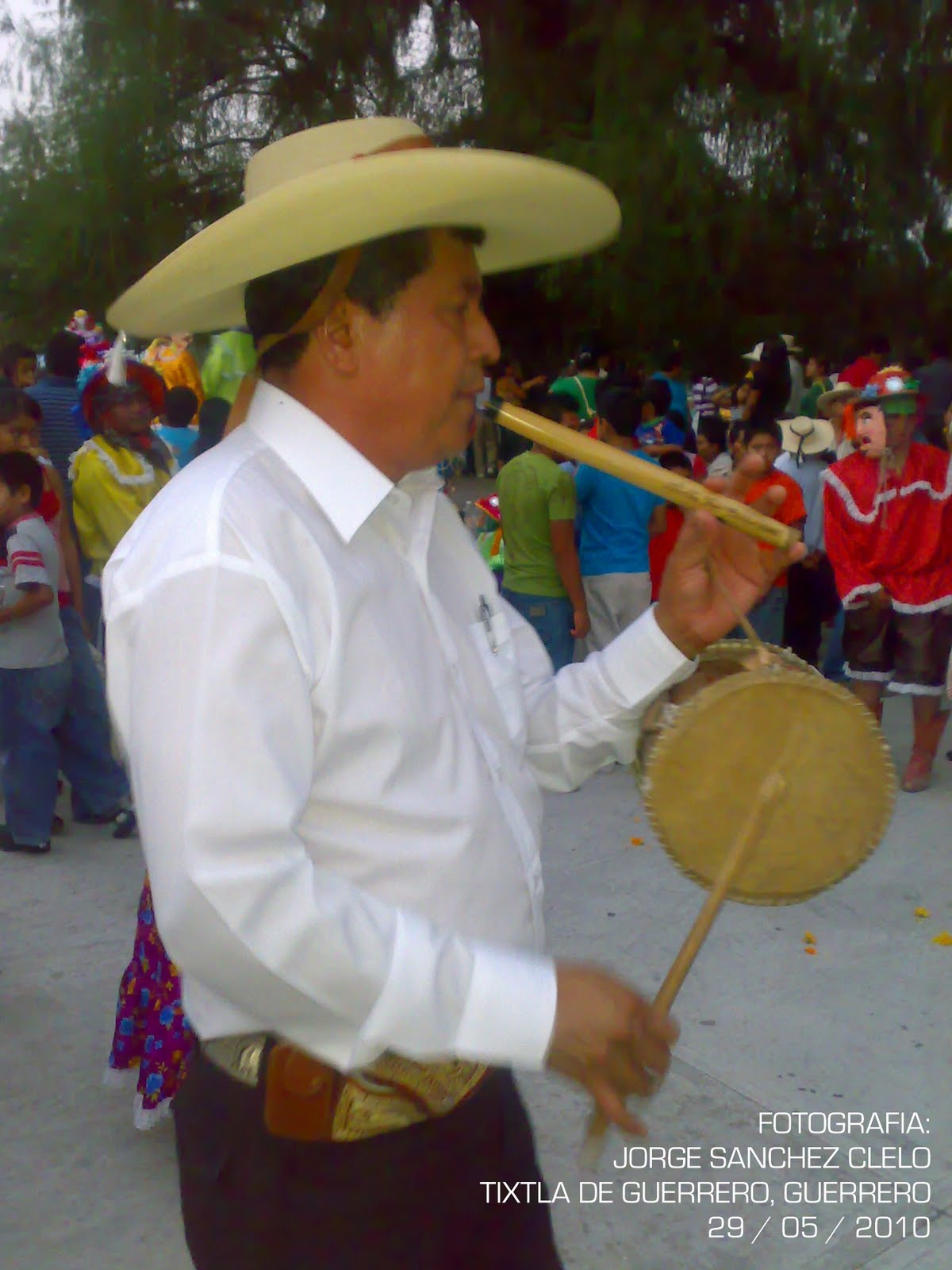 MUSICOS DE MEXICO: DANZA DE TLACOLOLEROS