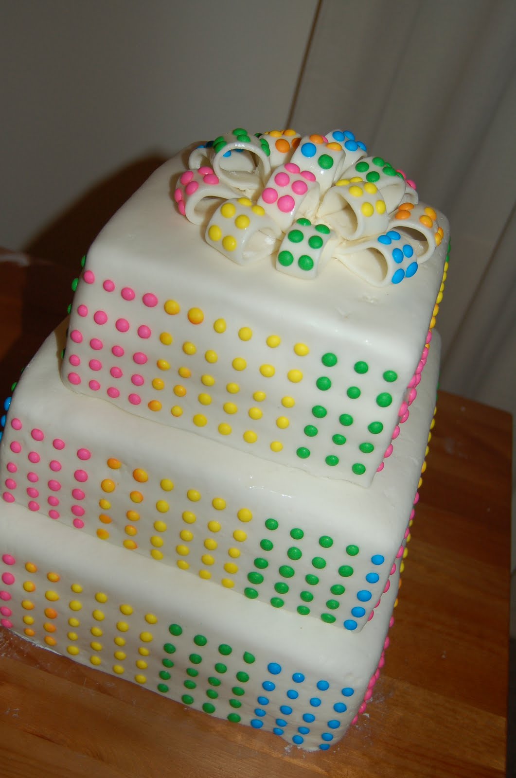 Gracie's Cakes: CANDY DOT CAKE