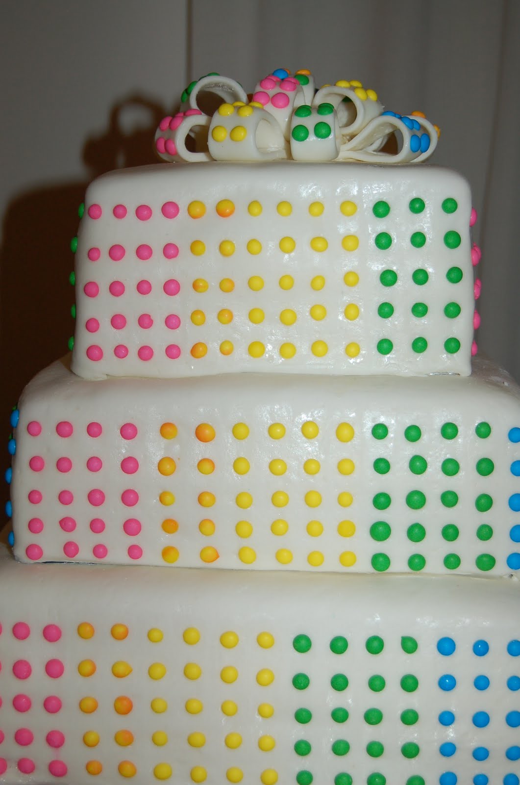 Gracie's Cakes: CANDY DOT CAKE