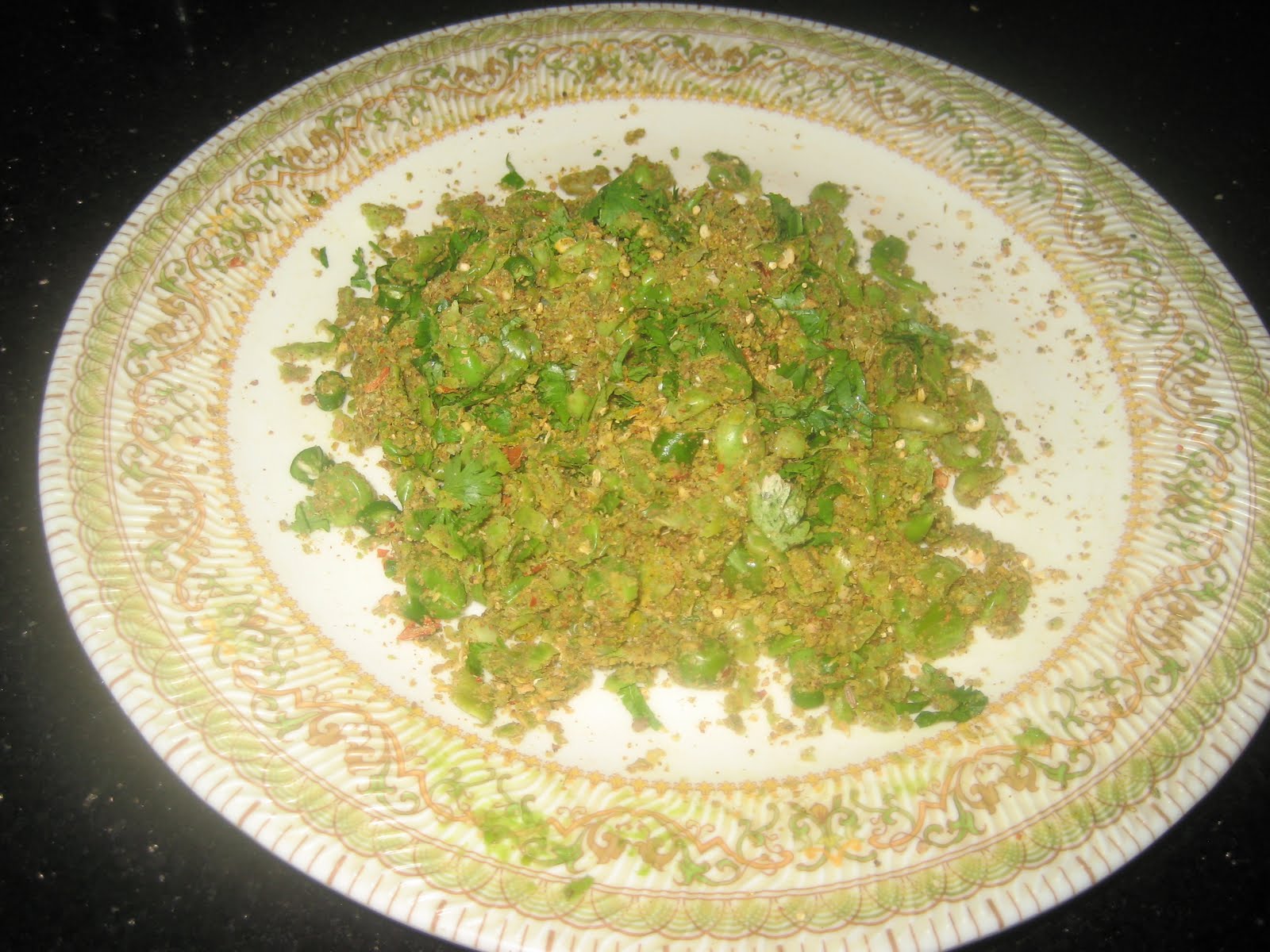 Shobha's Food Mazaa: GREEN PEAS STUFFED PURIS