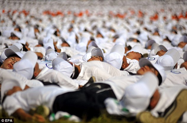 Human Domino World Record - Spluch - Interesting/Fun Stuff From Around ...
