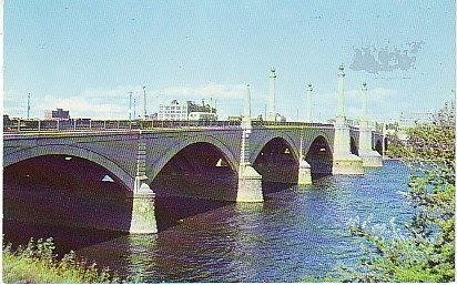The World Thru Postcards: Springfield Memorial Bridge Postcard