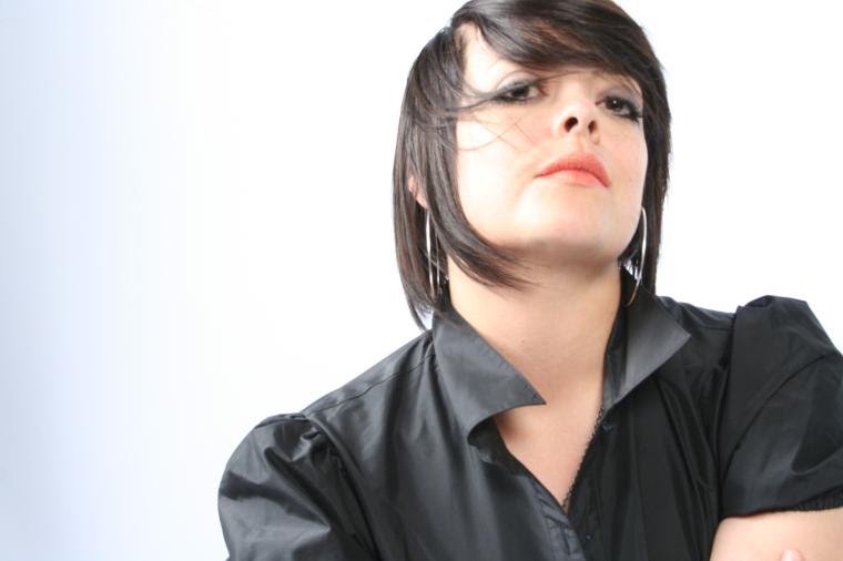 Annette Moreno Discografia 2011: Biografía