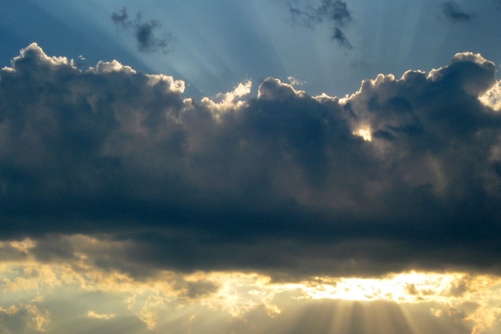 OBSERVATIONS WORKSHOP: CREPUSCULAR RAYS