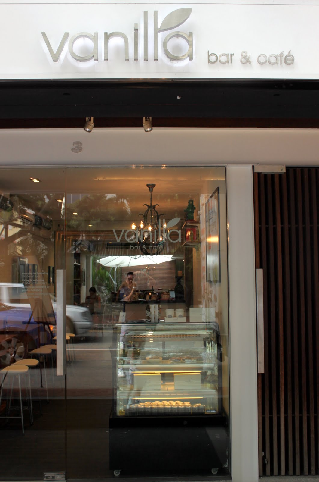 *the simplest aphrodisiac: Vanilla Bar & Café