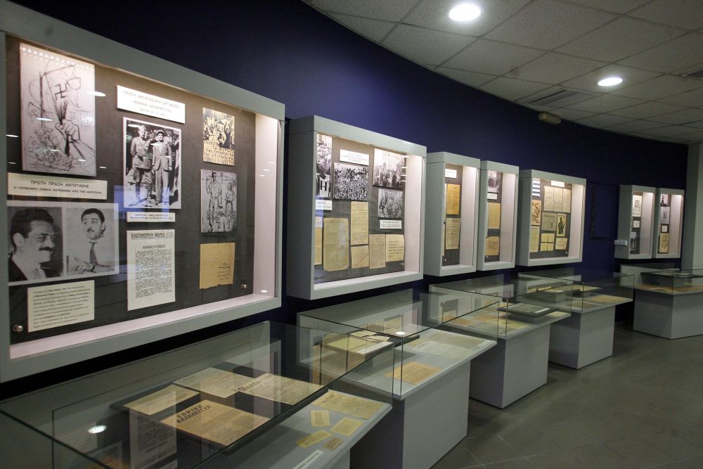 ΜΑΖΙ ΣΤΑ ΝΟΤΙΑ: ΣΕ ΚΛΙΜΑ ΣΥΓΚΙΝΗΣΗΣ ΚΑΙ ΜΕ ΣΕΒΑΣΜΟ ΣΤΗΝ ΙΣΤΟΡΙΑ ...