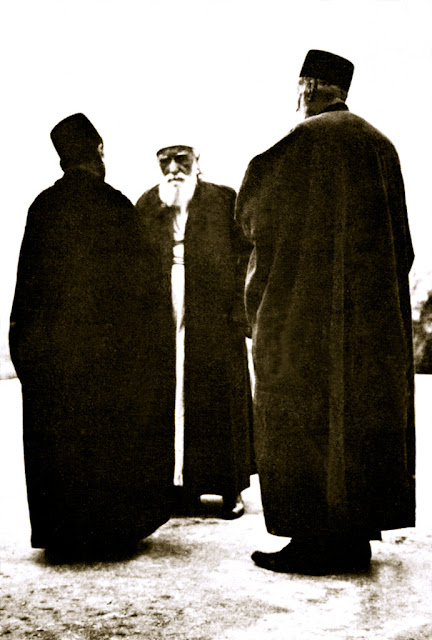 'Abdu'l-Baha in the Holy Land: 'Abdu'l-Baha conversing with some friends