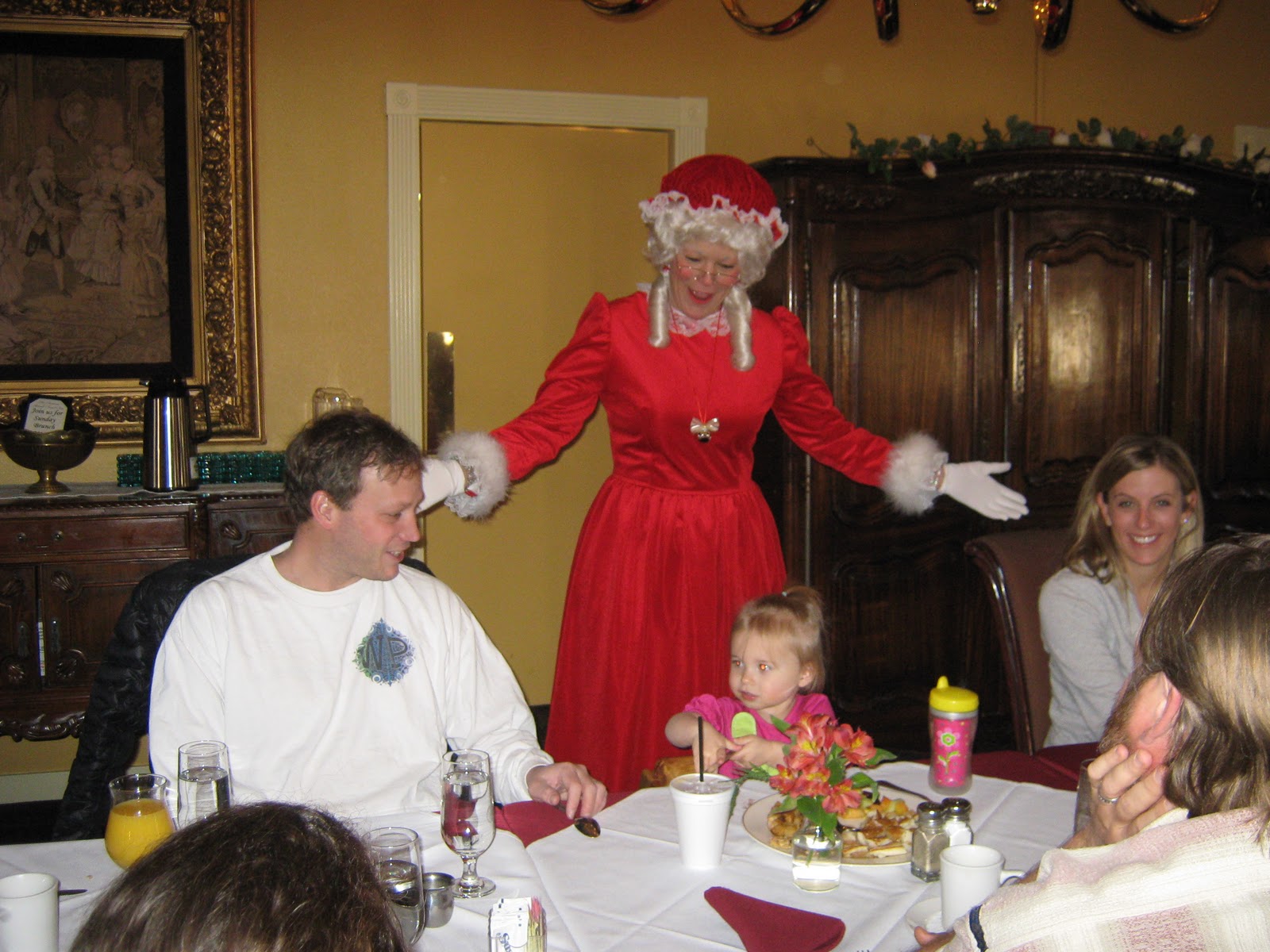 Welcome to My Evergreen Biz: The Story of Mrs. Claus and Her Favorite ...