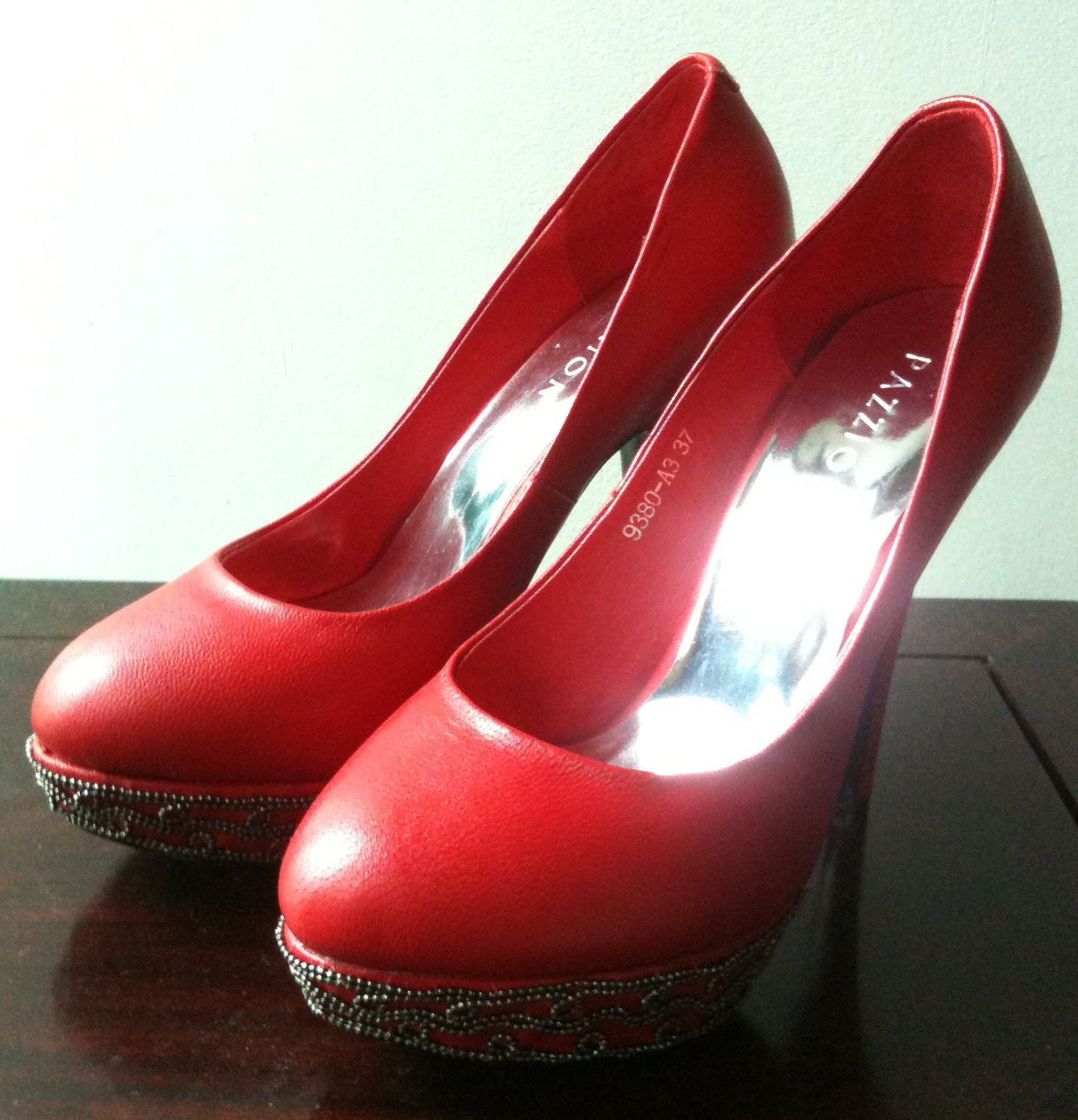 The Clover Beauty Inn: Gorgeous Red Pumps!