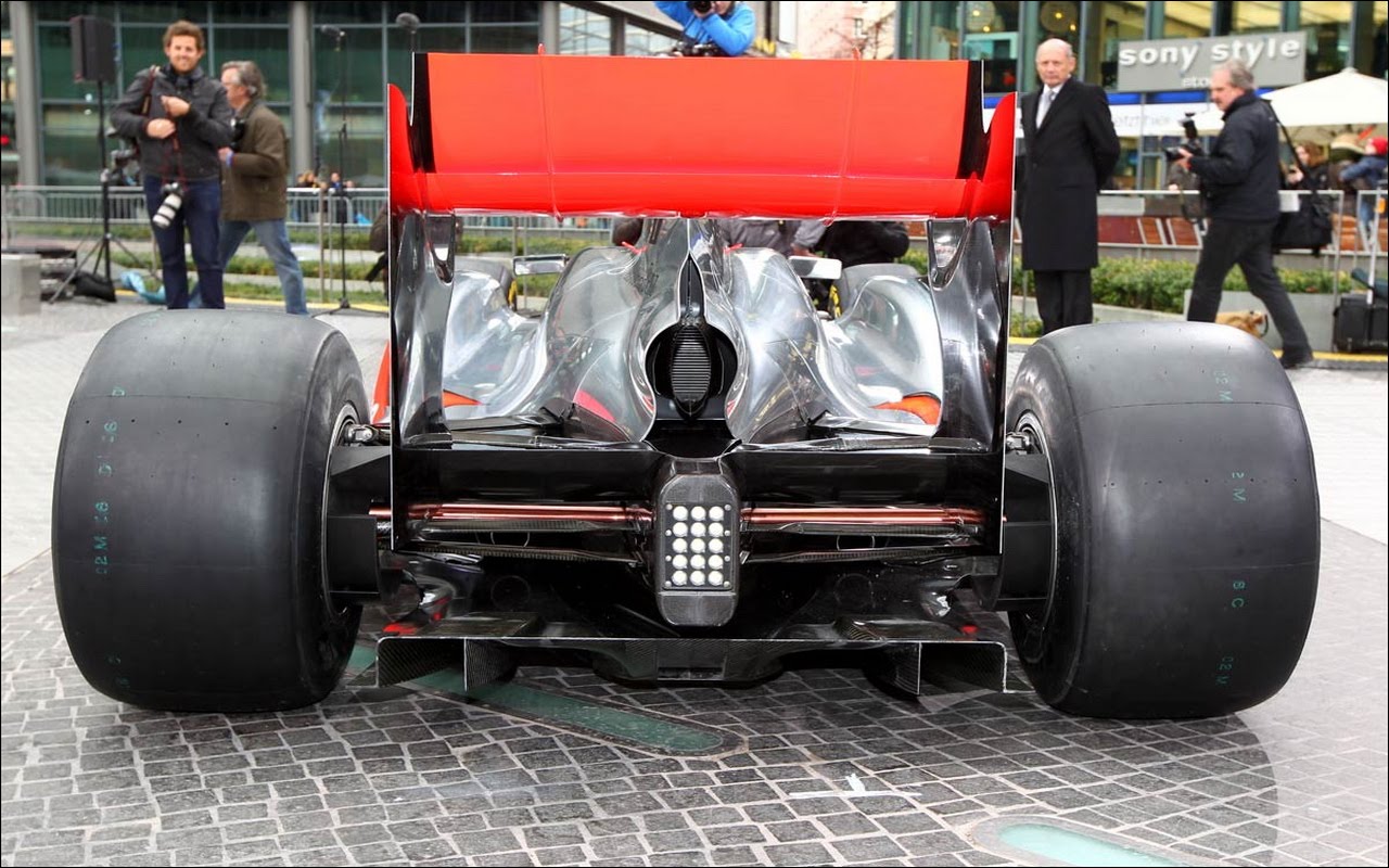 2011 McLAREN MP4-26 IN HI RES PICTURES - FORMULA 1