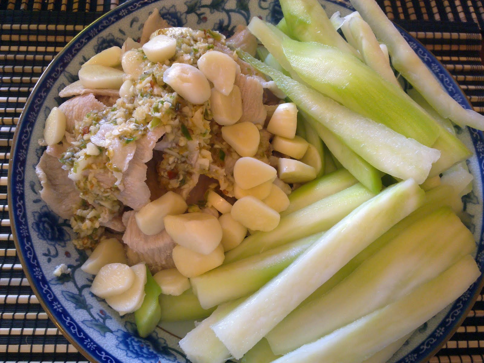 Nae's Kitchen: หมูมะนาว - Parboiled pork with lime sauce “Moo Ma Nao ...