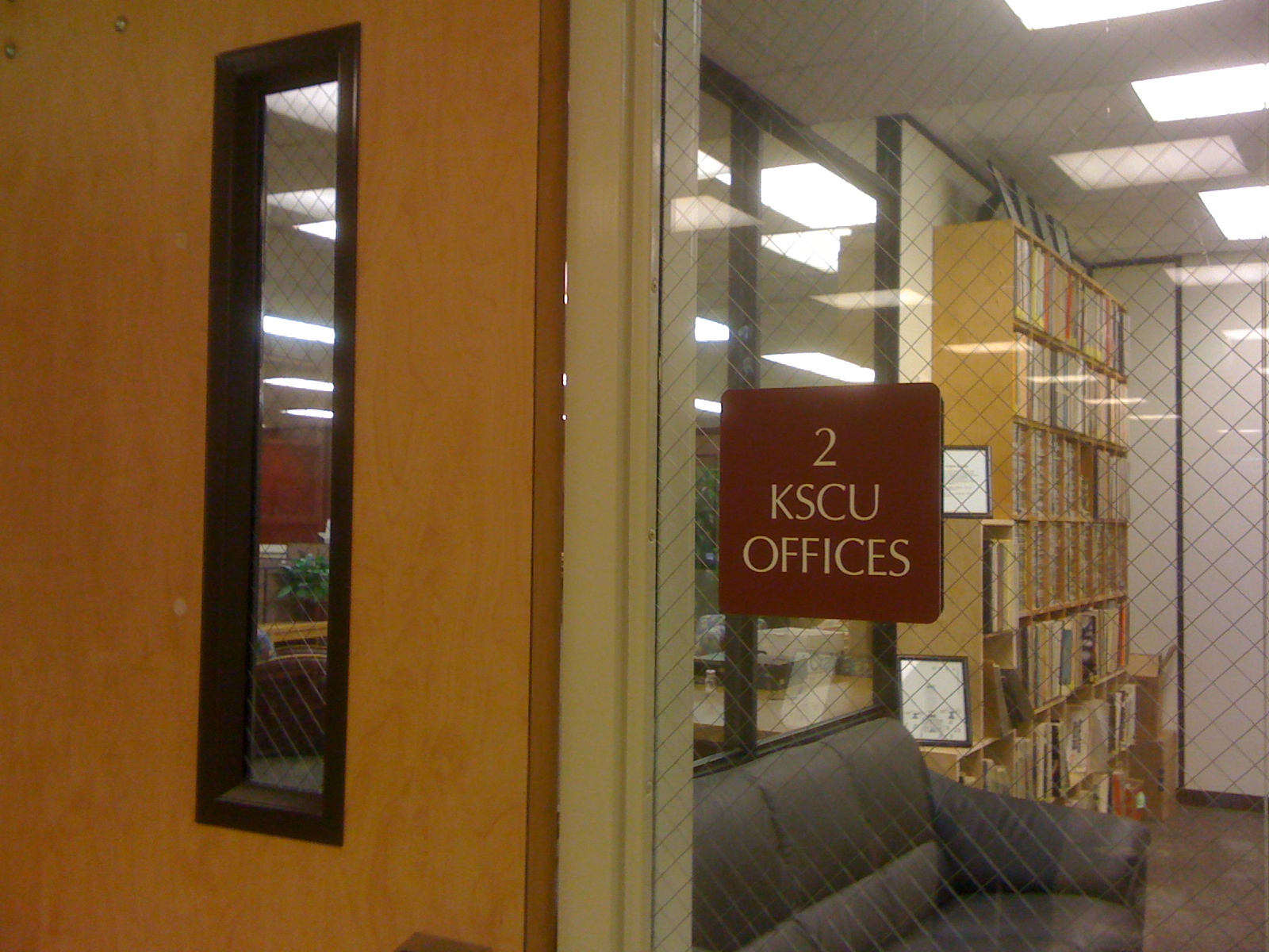 Spinning Indie: Radio Station Field Trip 10.5 - KSCU's New Digs at ...