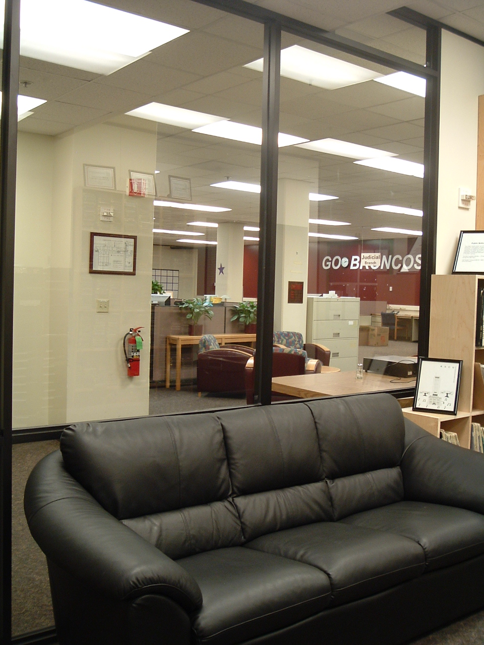 Spinning Indie: Radio Station Field Trip 10.5 - KSCU's New Digs at ...