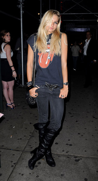 Fashion Gossip: Gap-Toothed Smile Jessica Hart Style