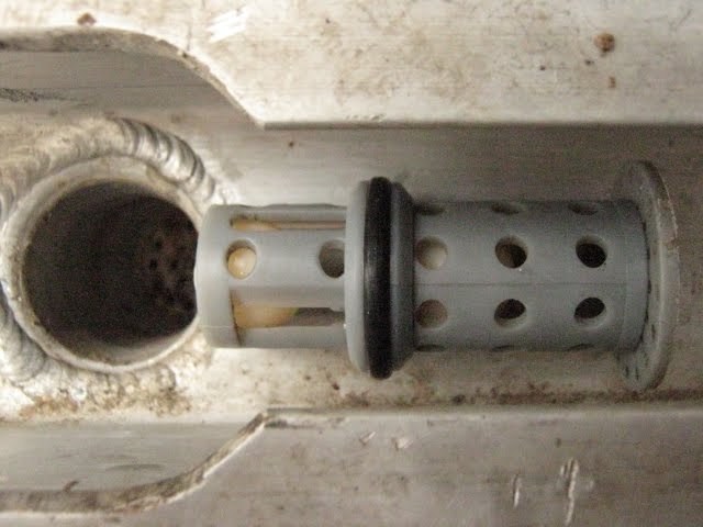 REEFER CONTAINER - Drain Plug Review