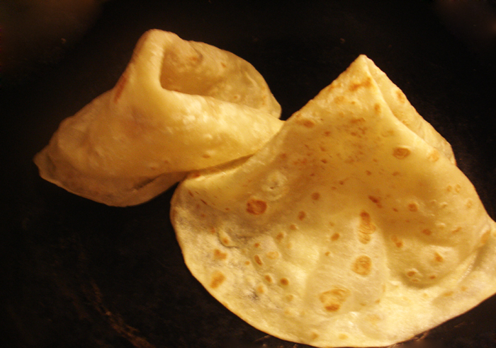 libyan food: Libyan stove top flat bread: Ftat Misrati فتات مصراتى