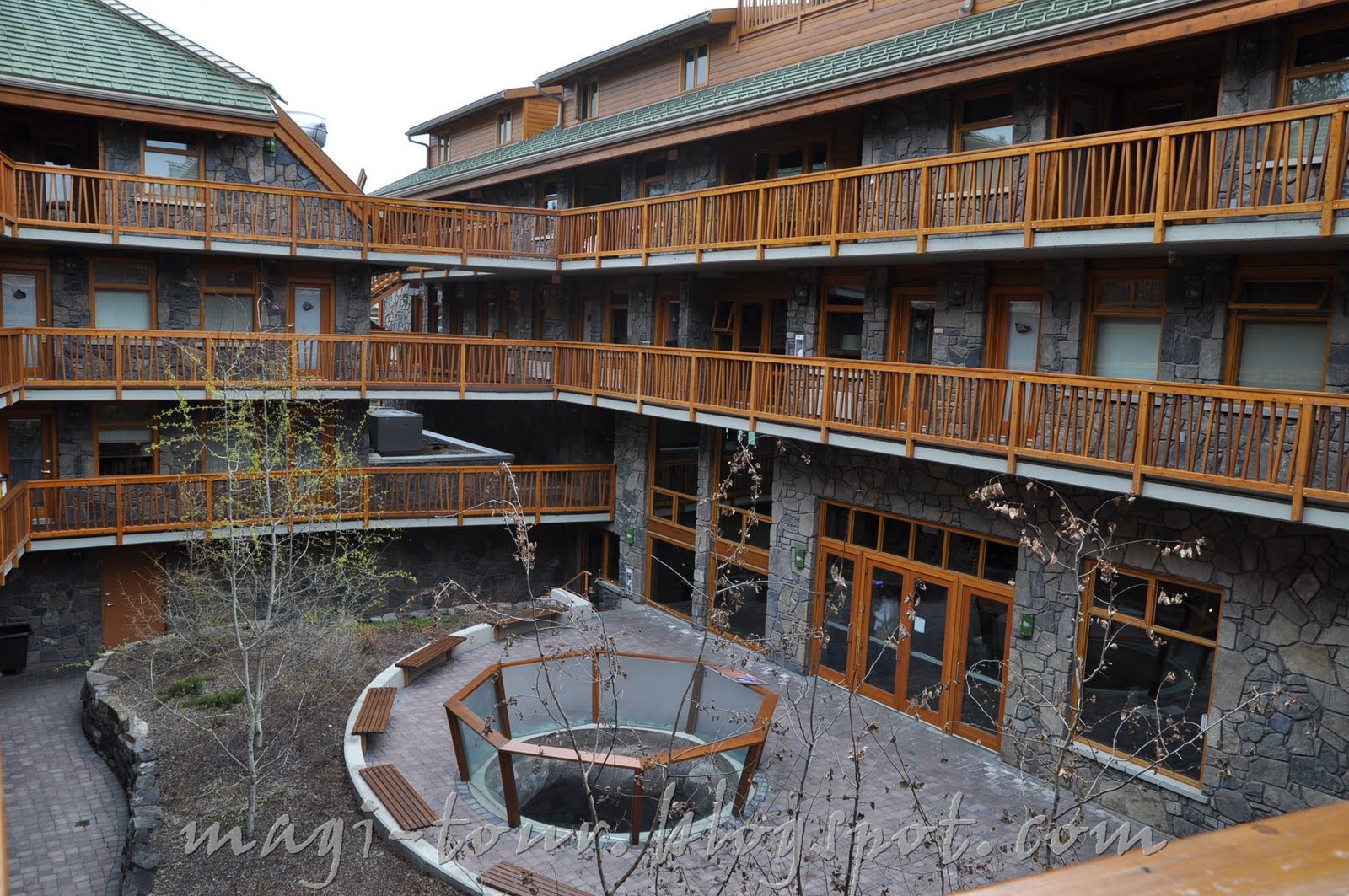 Magi Tour: The Fox Hotel & Suites @ Banff, Alberta