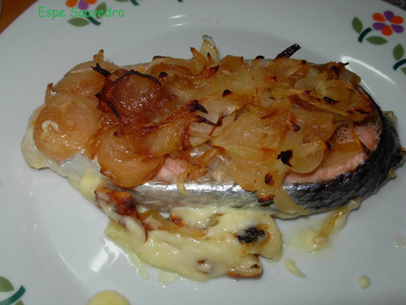 Espe Saavedra, en la cocina: SALMON AL HORNO CON CEBOLLA CARAMELIZADA