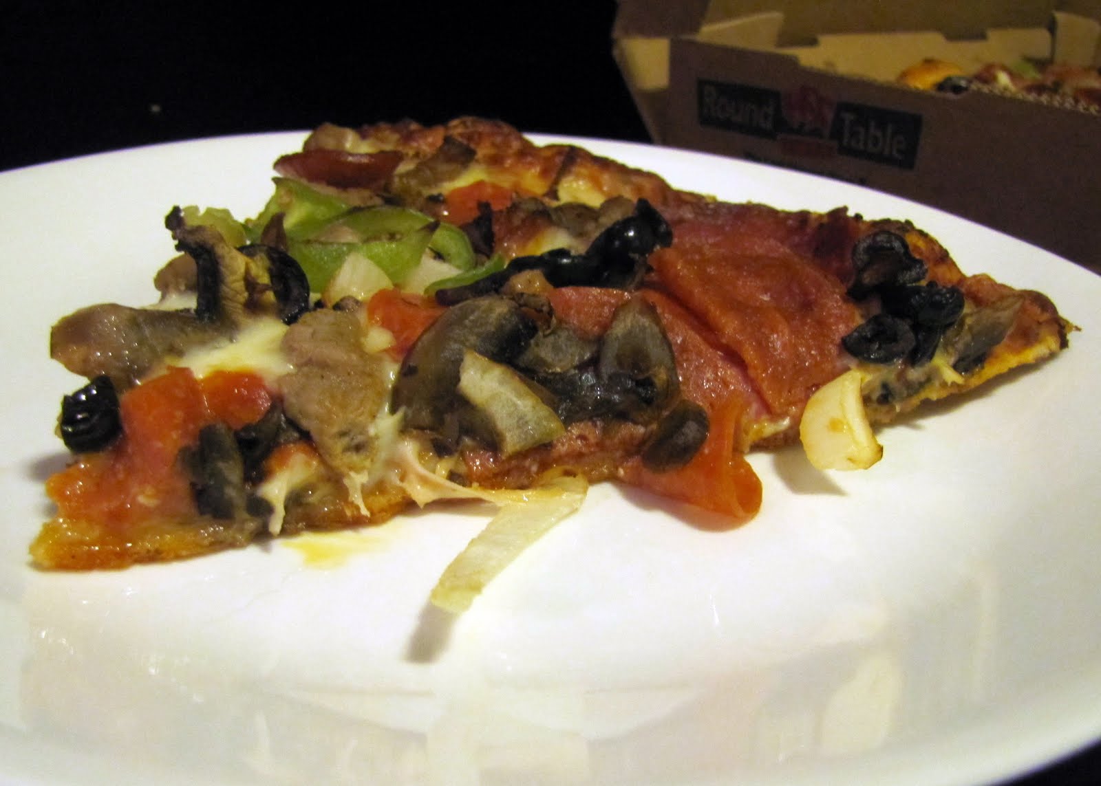 Smells Like Food in Here: Round Table Pizza