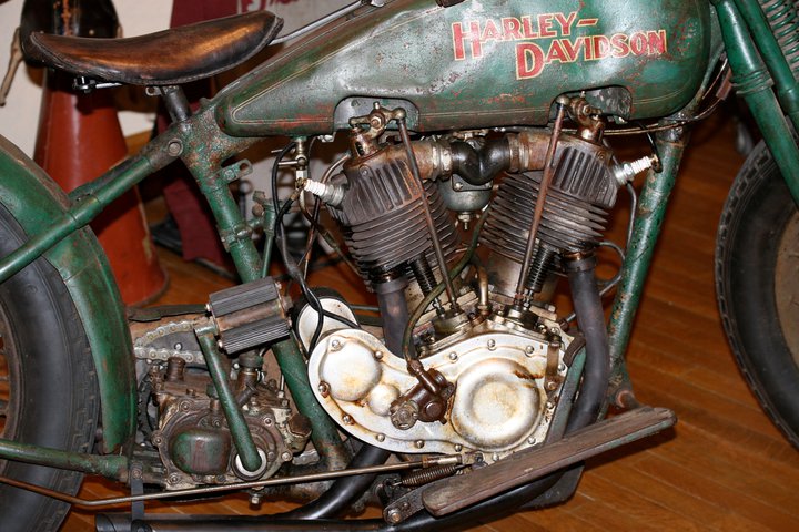 DC RIDERS: Sculptor Jeff Decker