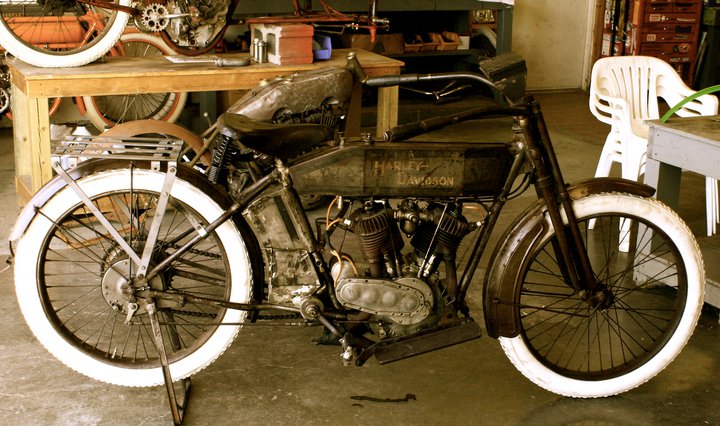 DC RIDERS: Sculptor Jeff Decker