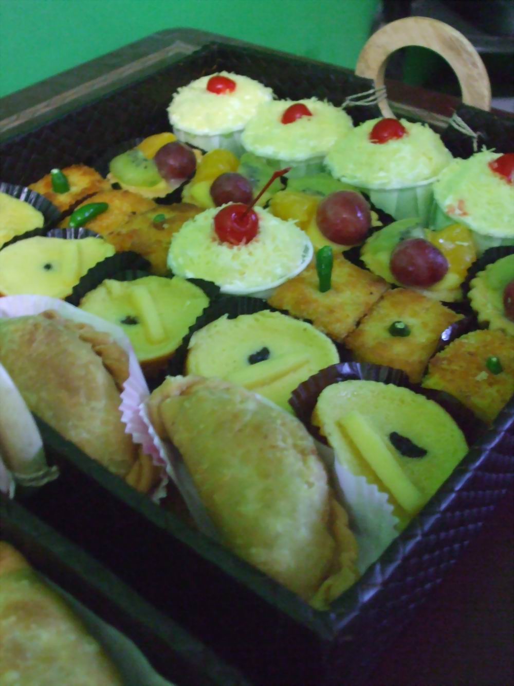 AMARANTHDA: SNACKS HANTARAN