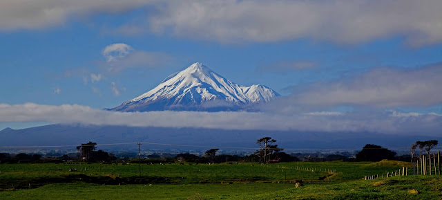 A Kiwi at the camera: Mt Taranaki