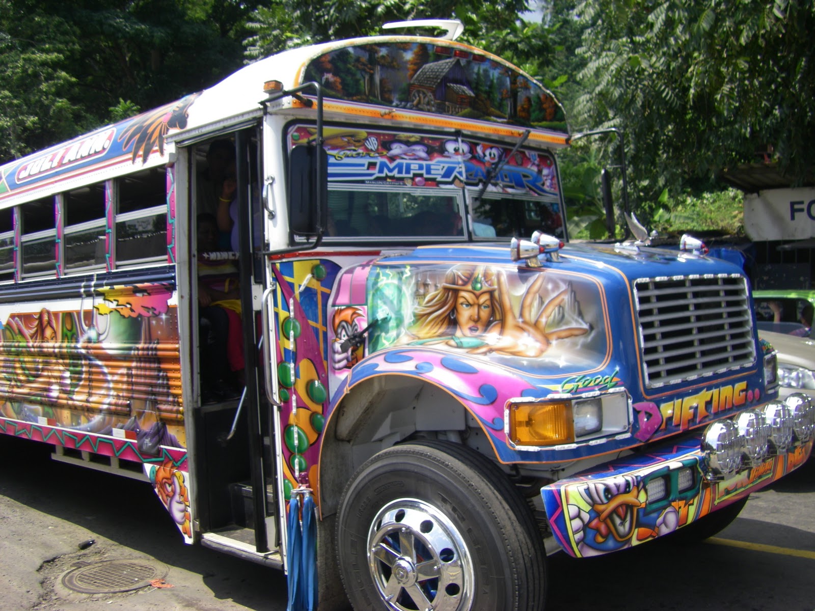 The world is a book.: Diablos Rojos