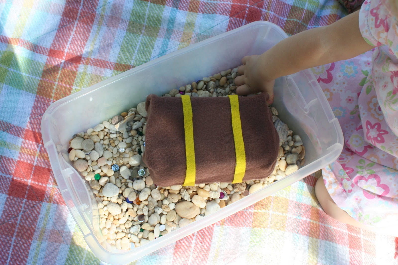 Little Page Turners: Pirates: Treasure Chest Sensory Bin & Color ...