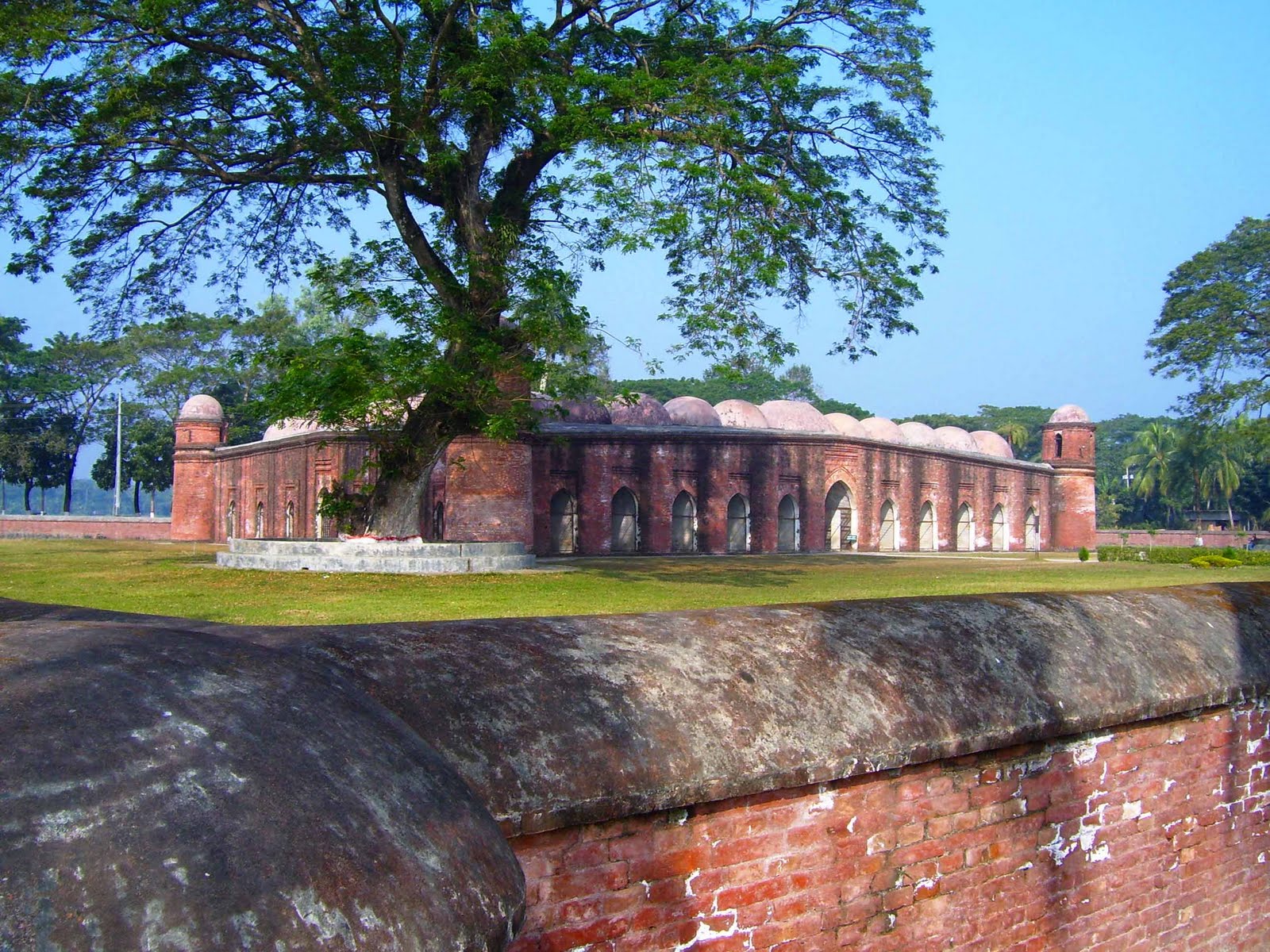 the creative path: Architectural Gems: Shait Gambuj Mosque