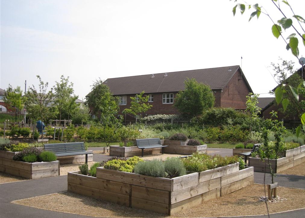 Welcome to the Green Heart Dens blog page.......: Our Raised Planters Welcome to the Green Heart Dens blog page.......: Our Raised Planters