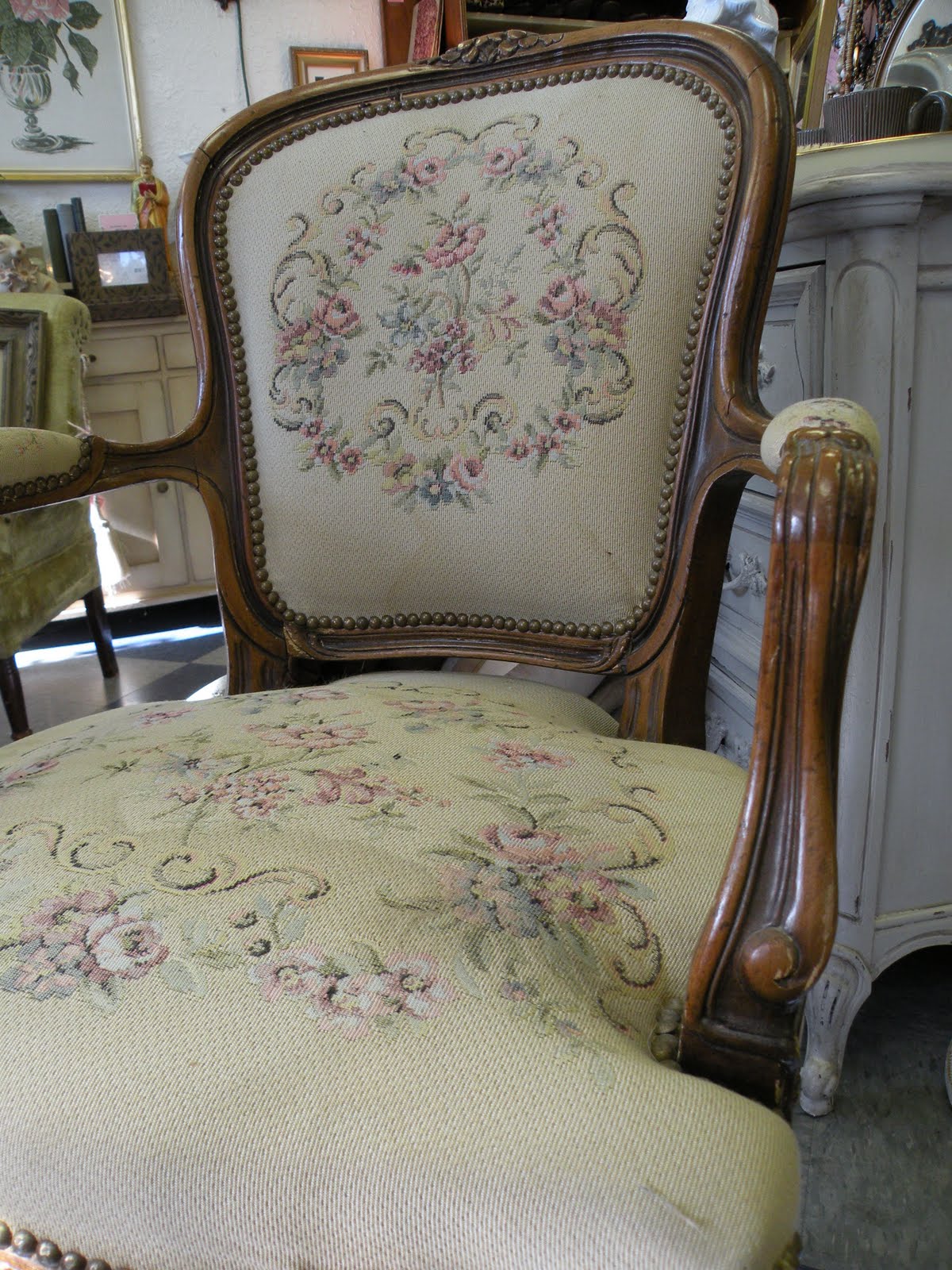 Second Hand Chicks: Two Pretty Chairs