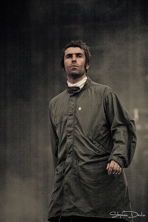 BURNAGEBYBURNAGE: Oasis bajo el lente de Stephen Devlin