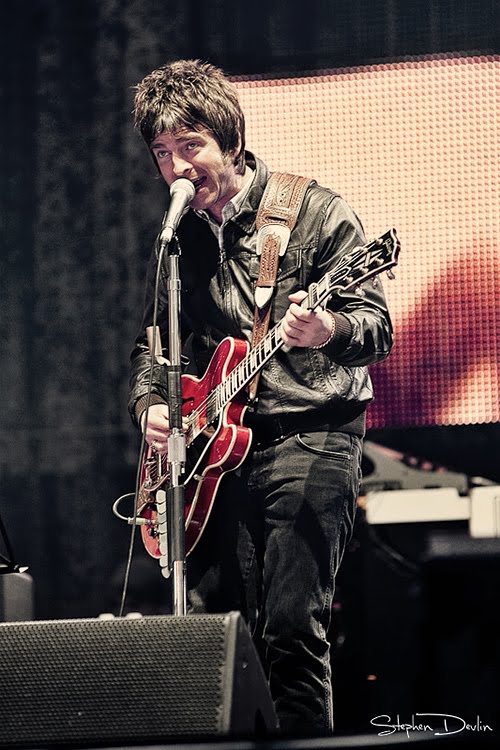 BURNAGEBYBURNAGE: Oasis bajo el lente de Stephen Devlin