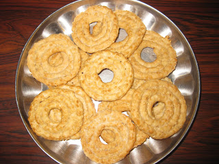 Divya's Recipes: Sakinalu / Chakinalu /Chuppulu or Chekkilalu (Rice ...