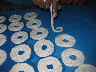 Divya's Recipes: Sakinalu / Chakinalu /Chuppulu or Chekkilalu (Rice ...