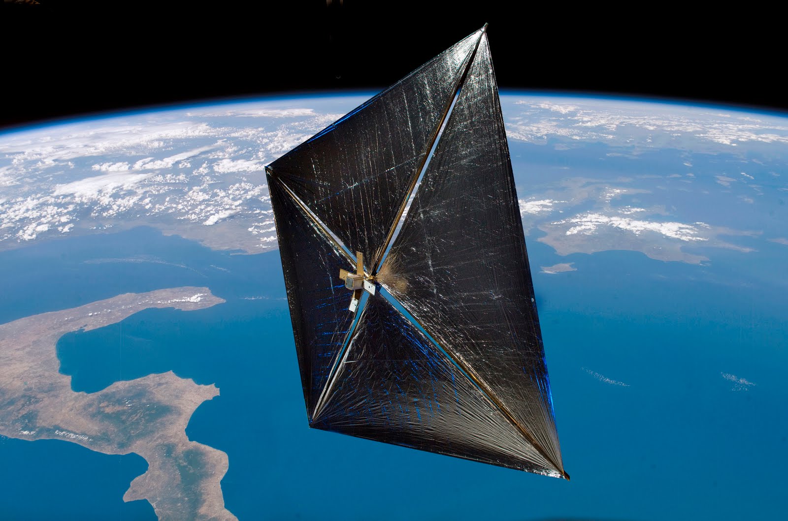 NASA sigue sin hacer contacto con NanoSail-D. FASTSAT funcionando OK ...
