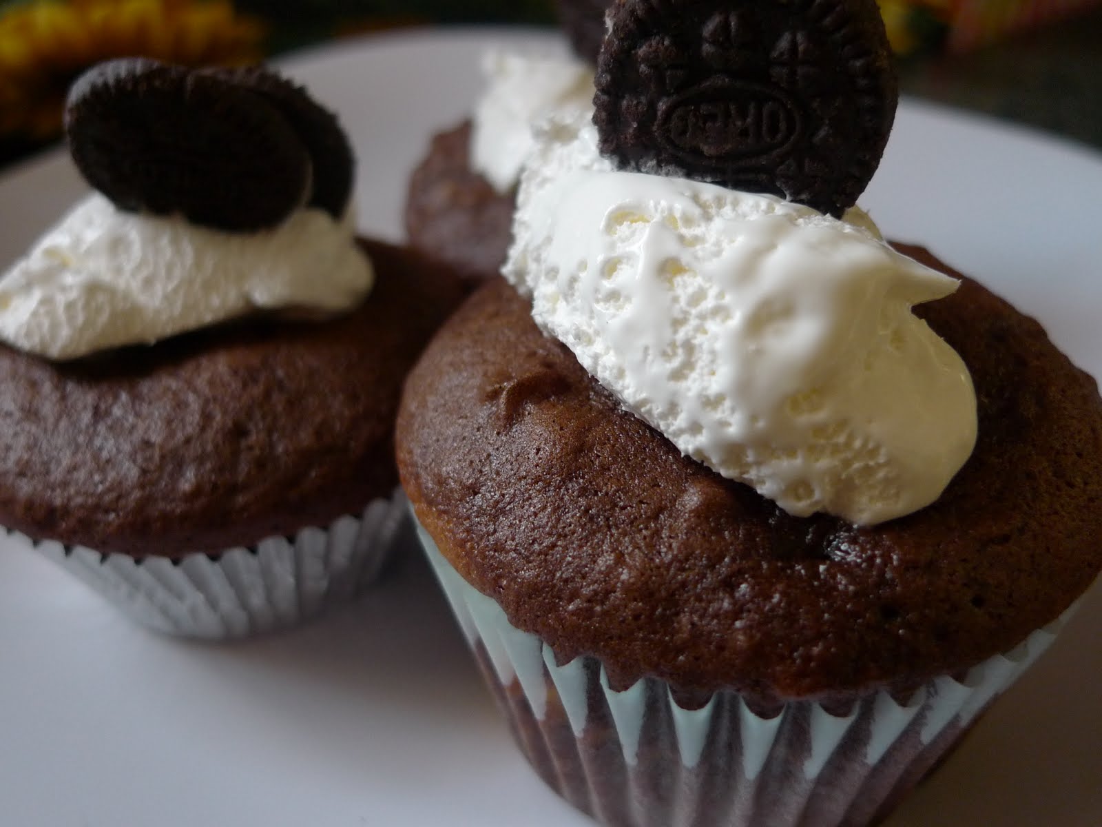 creations: Mini Oreo Surprise Cupcakes